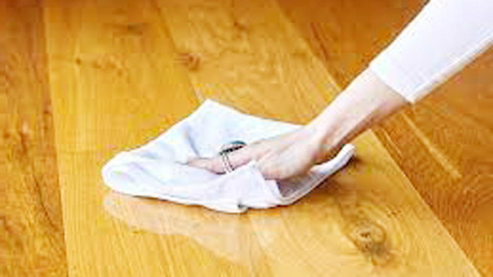 How to Clean Very Dirty Laminate Floors with Vinegar?